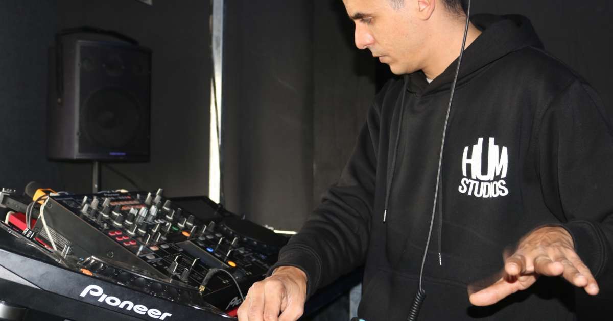 HUM Studios opens 4-floor space with analog gear, cosy club & rooftop ...