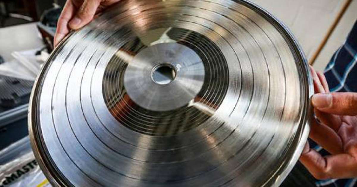 Canadian company modernizes vinyl pressing technology - Global - Mixmag ...