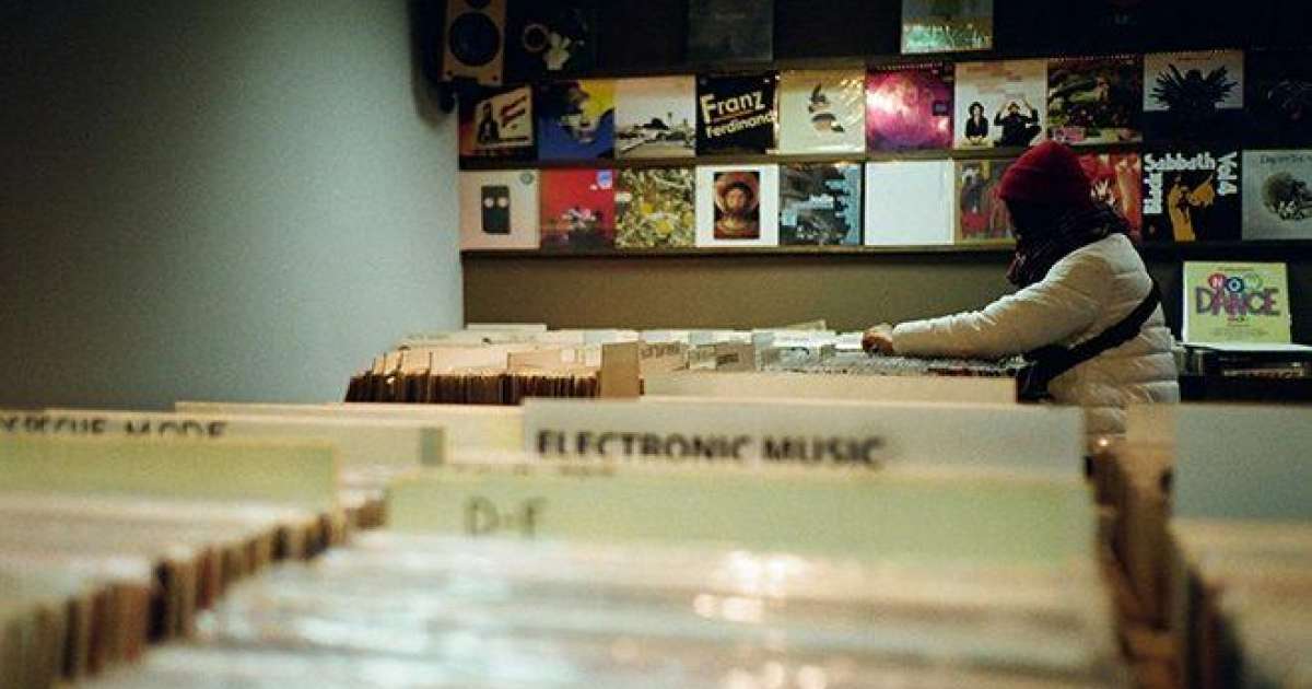 Gen Z music fans are fuelling vinyl resurgence, new research suggests ...