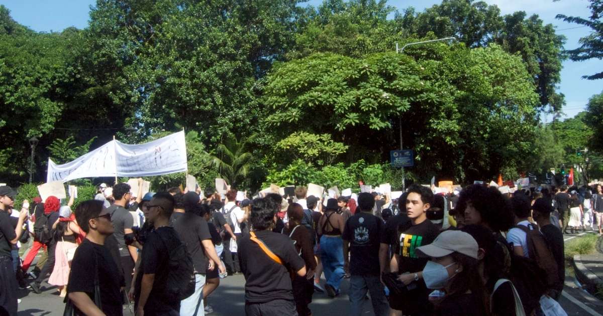 “To be politically aware in this climate is important”: Filipinos join ...